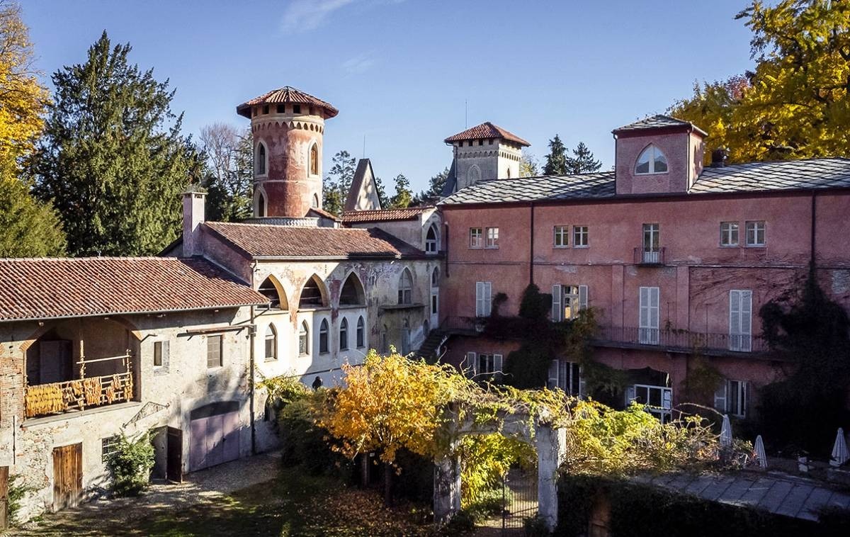 Il Lago di Orfù: un magico lago con spiaggia, pedalò e beach volley a ...
